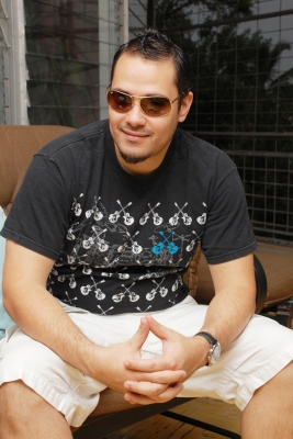 Roberto [T-Vice] - Megalobiz